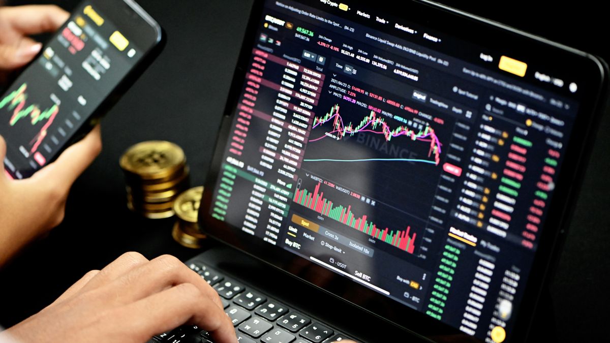 Нефть Brent снова понижается, распродажа в BTC прекратилась